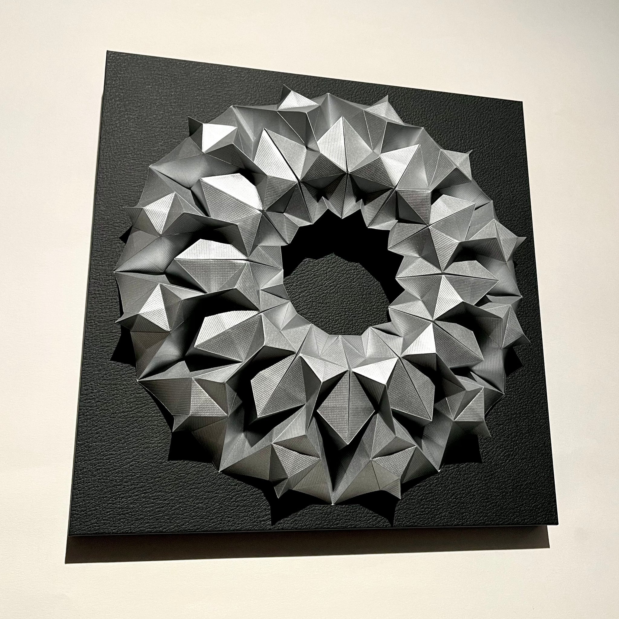 Origami artwork Time-Bomb (Matt Silver) | D.Hinklay