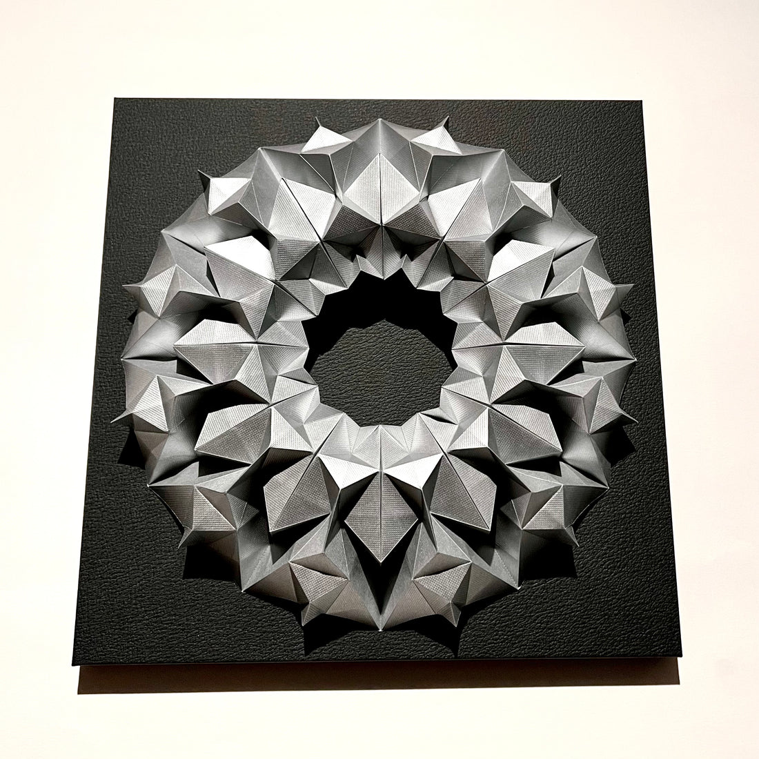 Origami artwork Time-Bomb (Matt Silver) | D.Hinklay