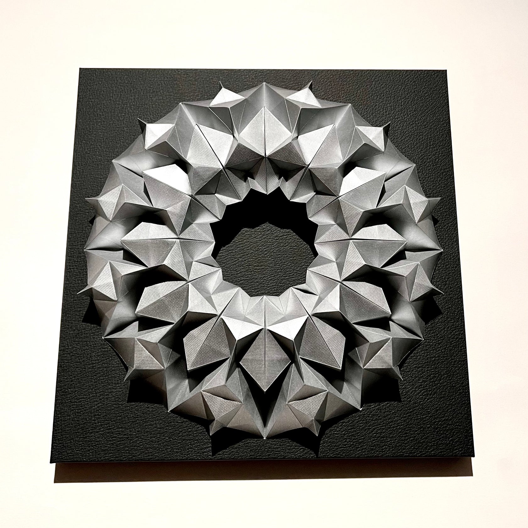 Origami artwork Time-Bomb (Matt Silver) | D.Hinklay